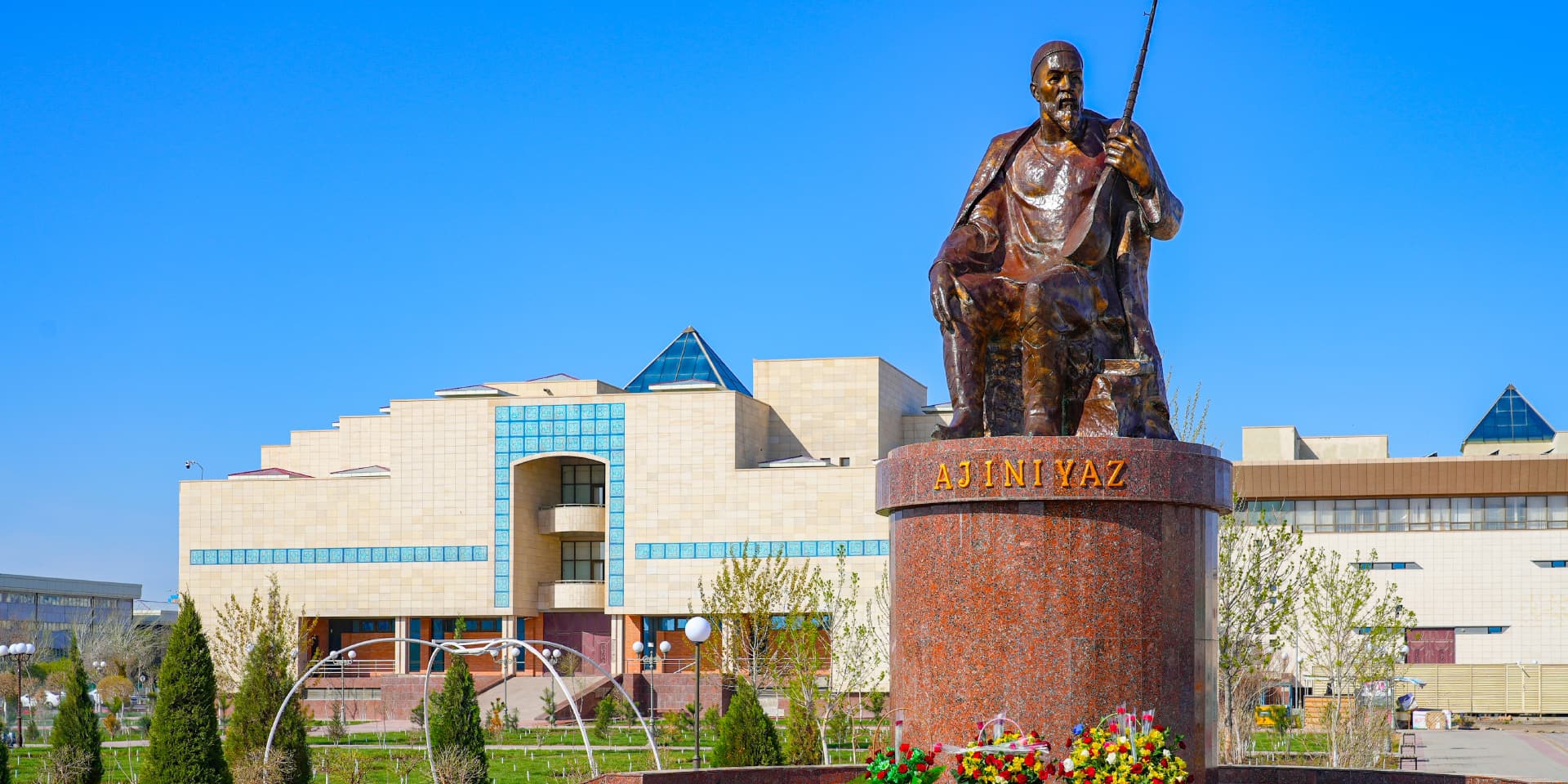 Nukus Travel Guide: Savitsky Museum & Local Street Exploration